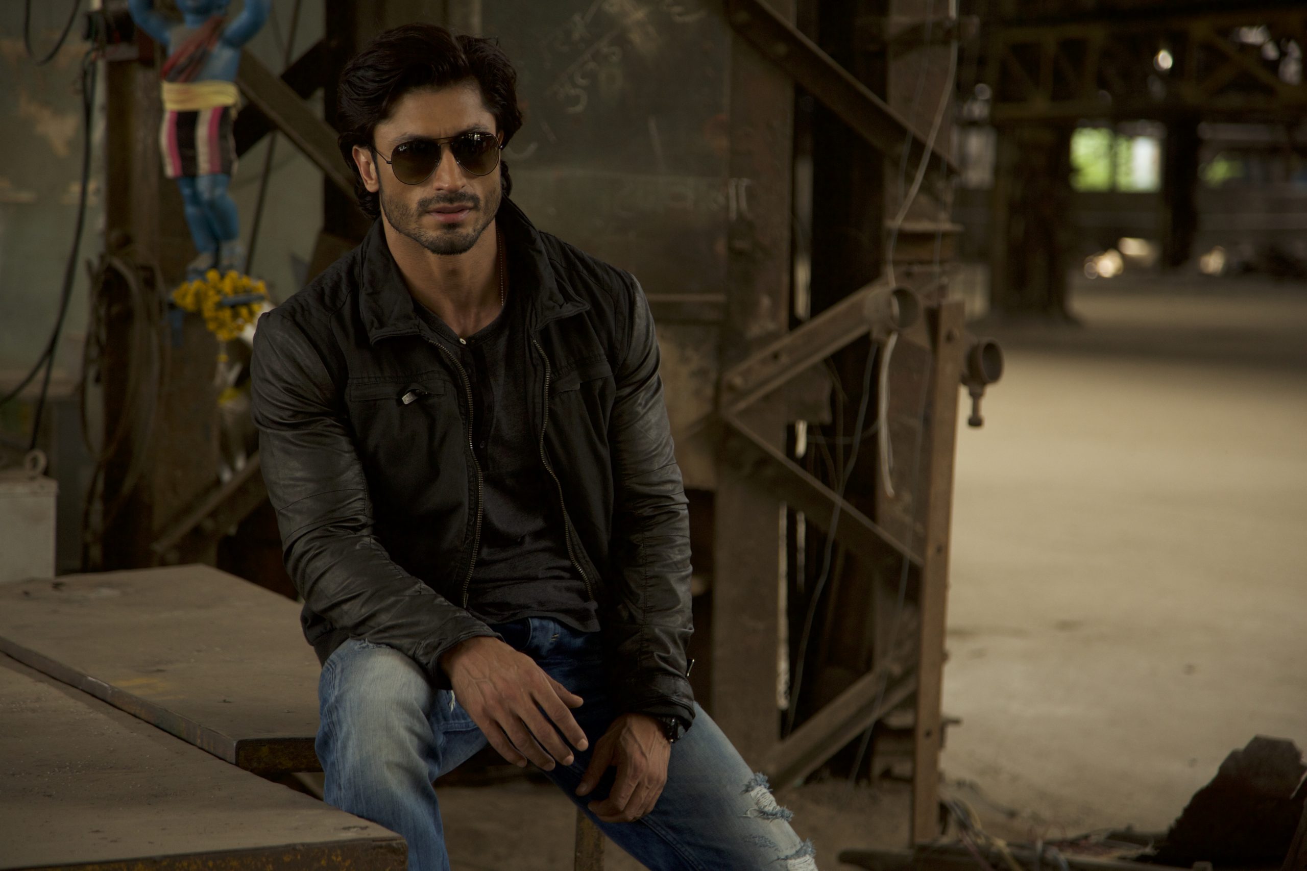 Vidyut's action stunts in Commando 2' trailer enthralls the audience ...