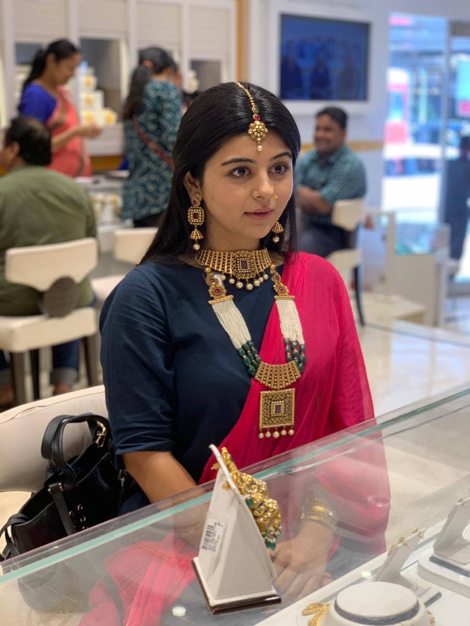 Yesha Rughani goes jewelry shopping - JustShowBiz