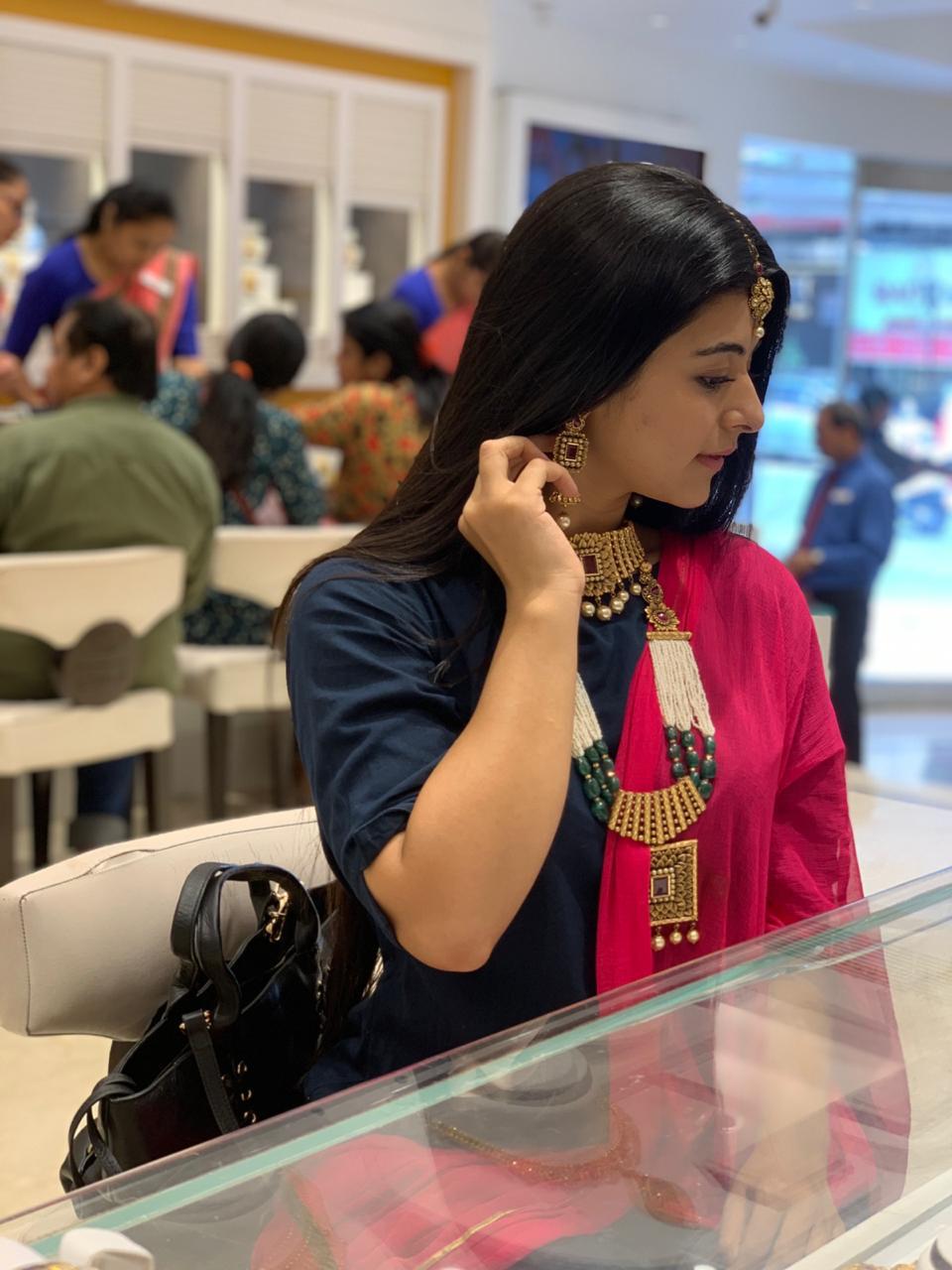 Yesha Rughani goes jewelry shopping - JustShowBiz