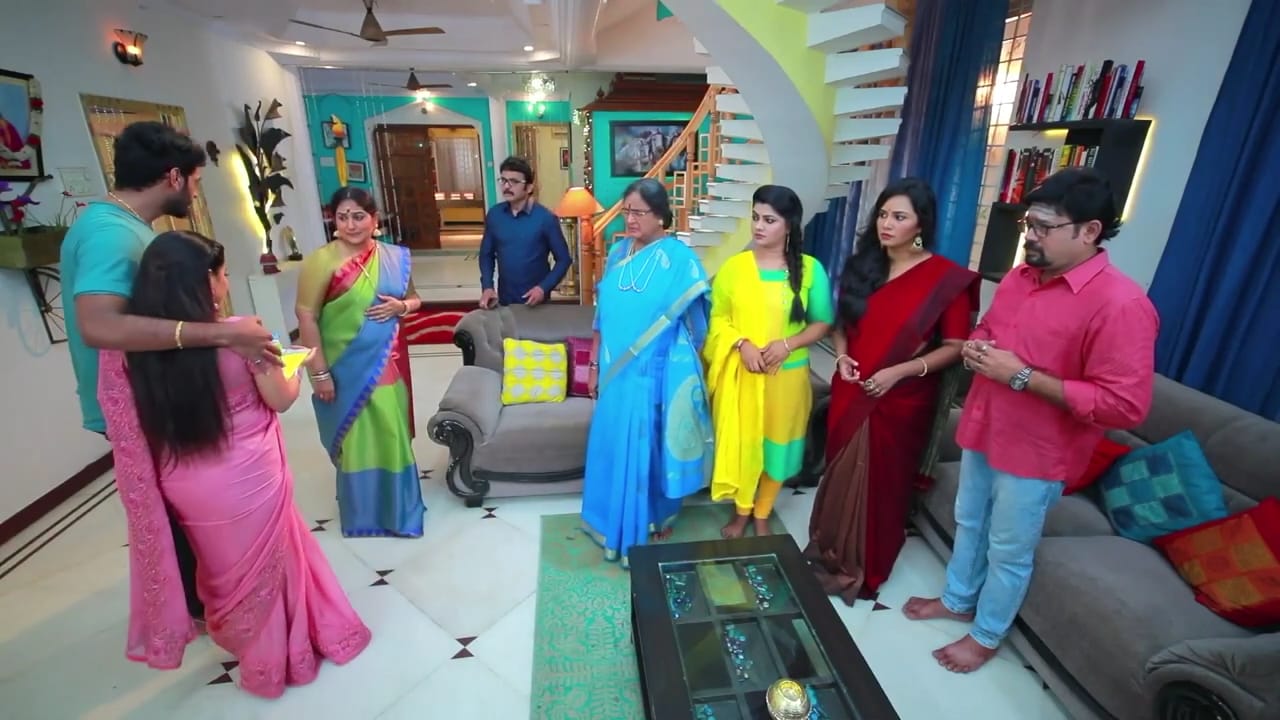 Roja: Arjun supporting Roja - JustShowBiz