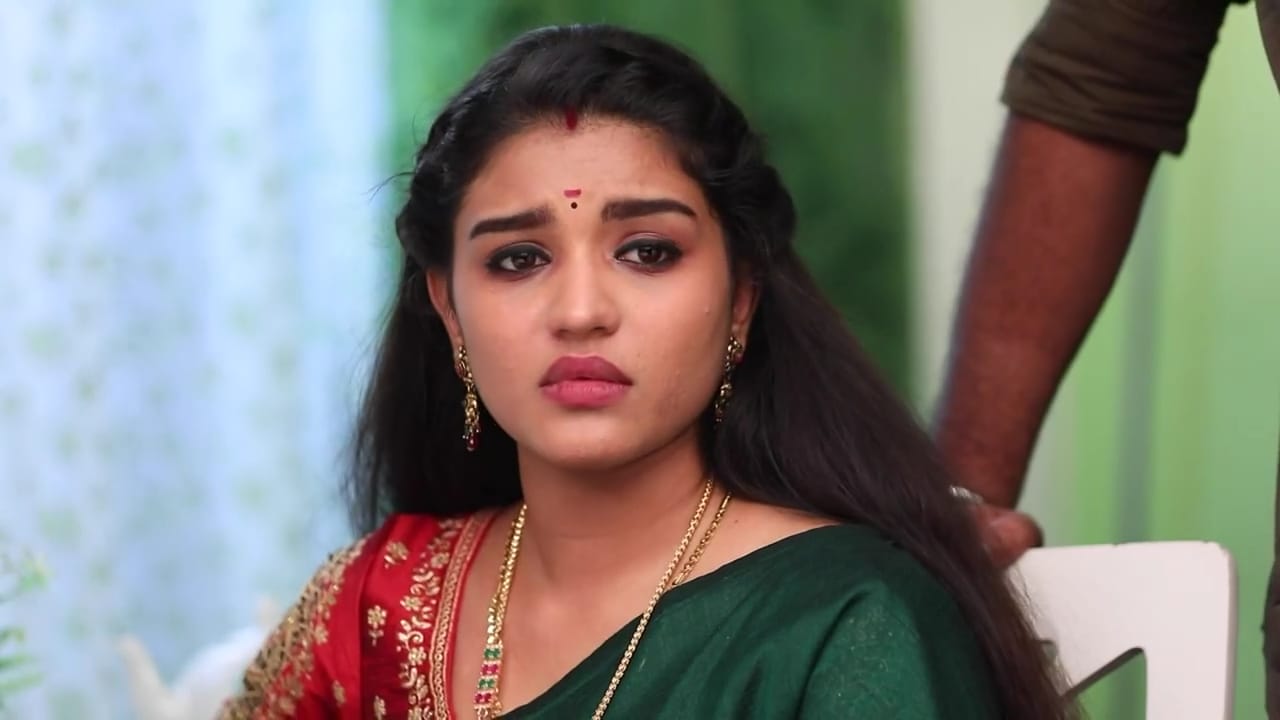 Sembaruthi: Raasathi to give an idea to Parvathy - JustShowBiz