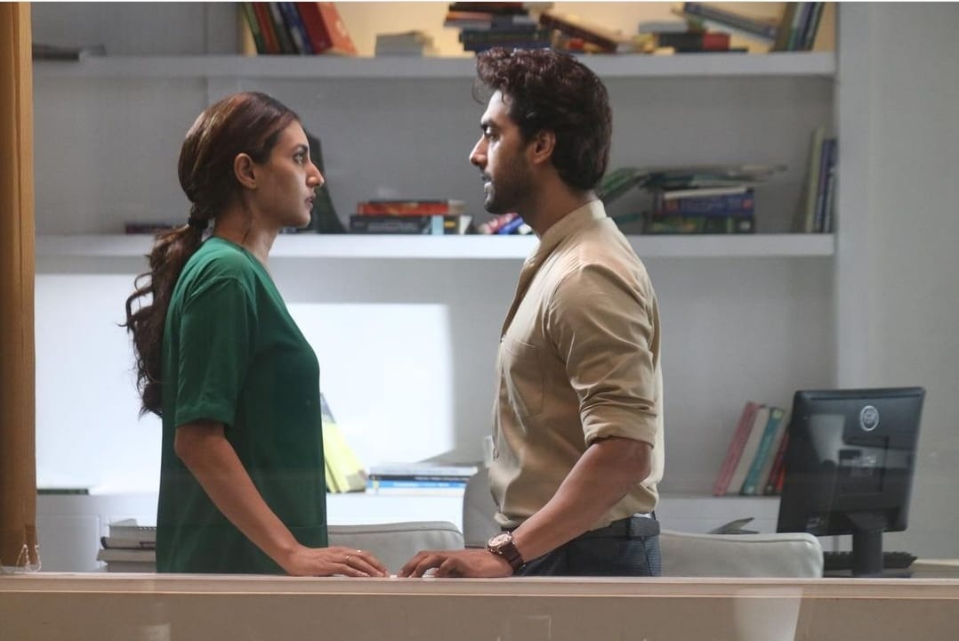 'Dhadkan Zindaggi Kii': Is Dr. Vikrant Saxena trying to rekindle the old romance? - JustShowBiz